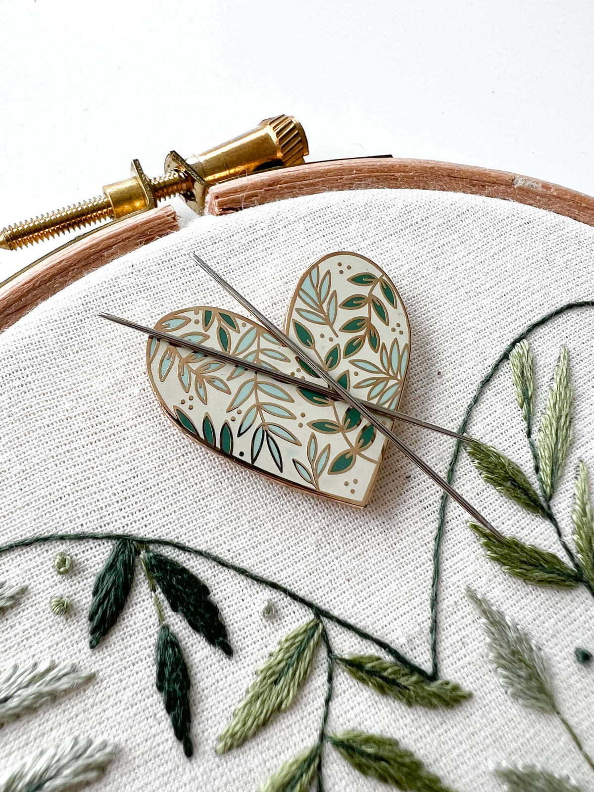 Magnetic Needle Minder - Botanical Heart